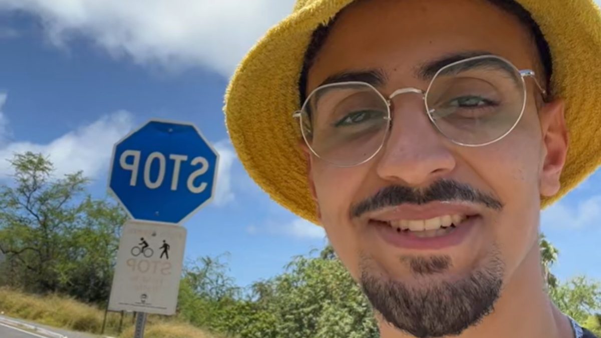 La señal de ‘stop’ azul es real: no es roja por este motivo y así hay ...