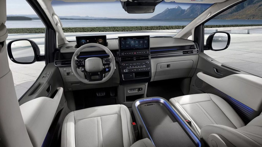 Hyundai actualiza el Staria con cambios discretos y avances prácticos