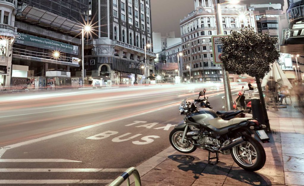 ¿Pueden las motos usar el carril bus-taxi? Esto es lo que dicen las ...