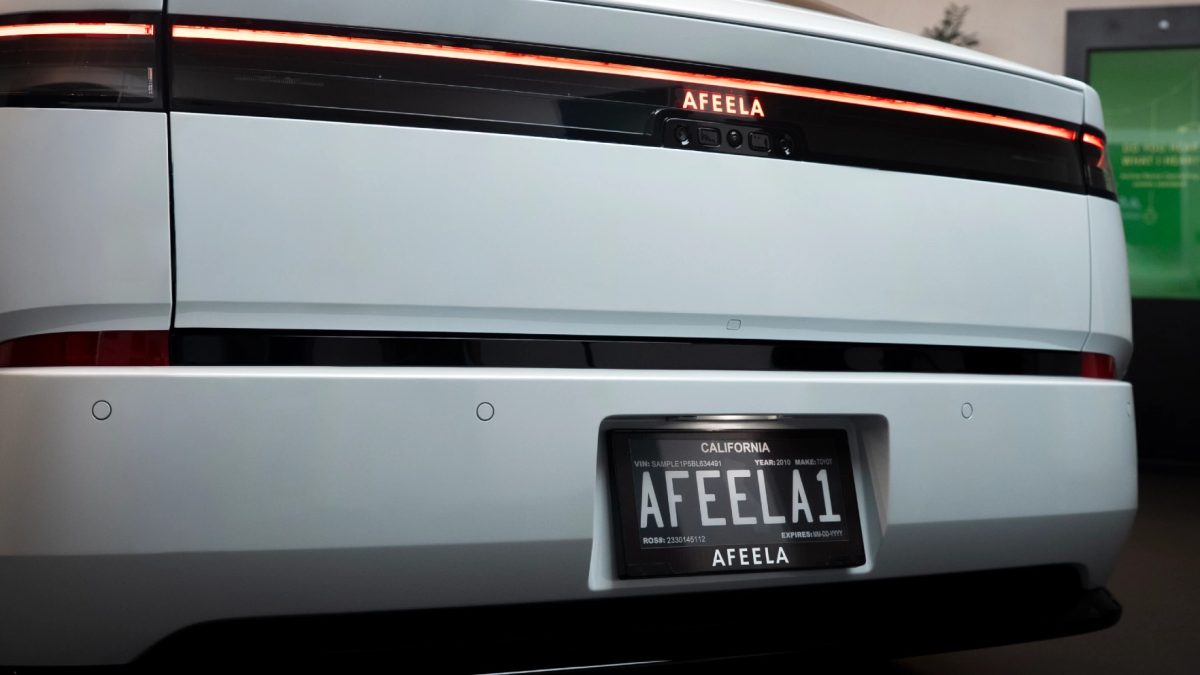 El primer coche con matrícula digital y personalizable es de los ...